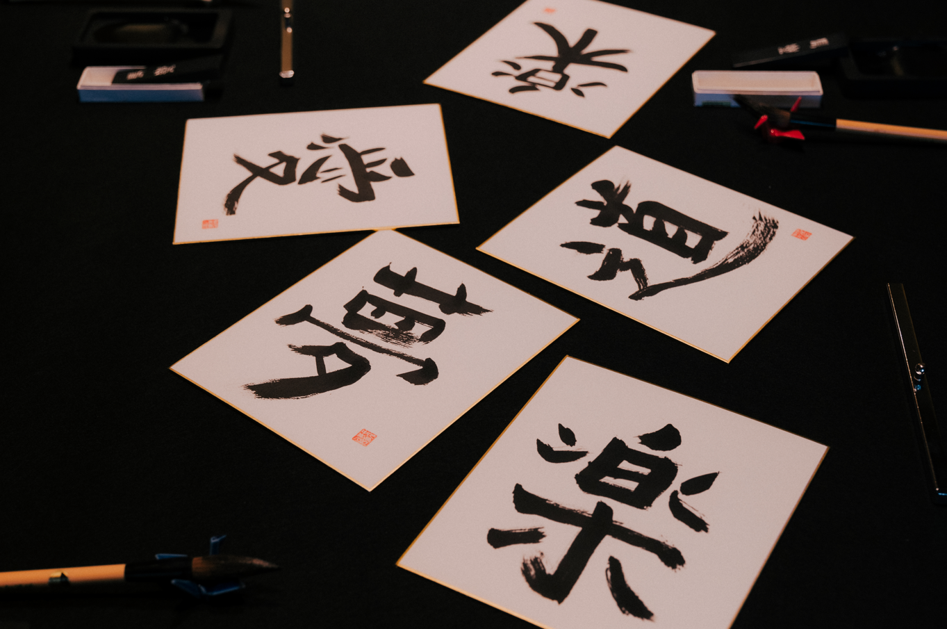 Experience the Traditional Art of Japanese Calligraphy in Kyoto – 錦 折鶴屋 ...